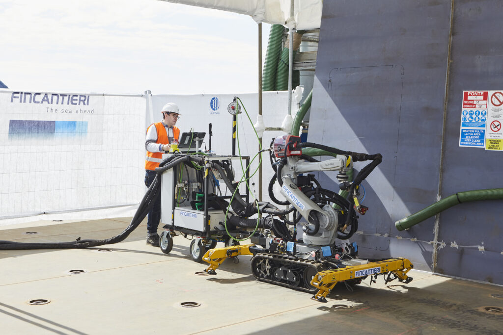 MR4Weld Autonomous Welding Mobile Robot | COMAU MR4Weld Autonomous Welding Mobile Robot | COMAU
