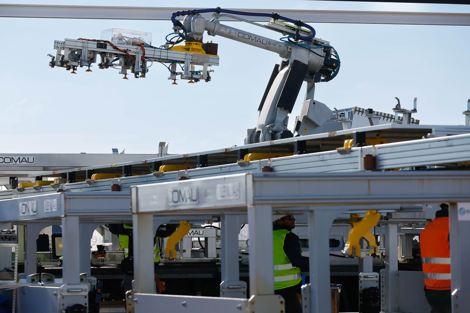 EDP tests construction of its first solar park with Comau automation