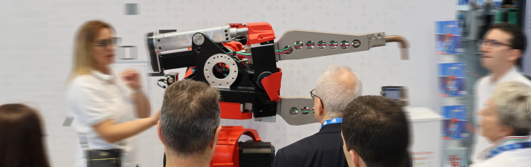 Comau introduces its innovative welding gun at Automatica 2025
